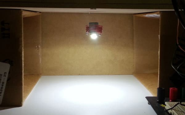 LevLight: lámpara LED que levita y está alimentada inalámbricamente